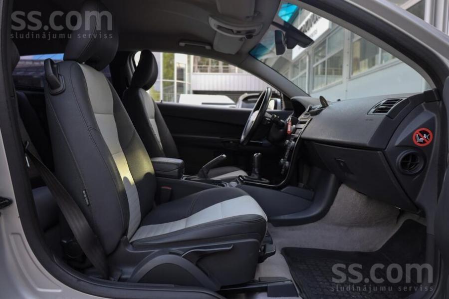 Grey Volvo C30 2007 in Riga, with an engine capacity of 2.50 L and mileage of 306 thousand km for 5490 €, photo 14 on AUTOMOTO.COM.LV