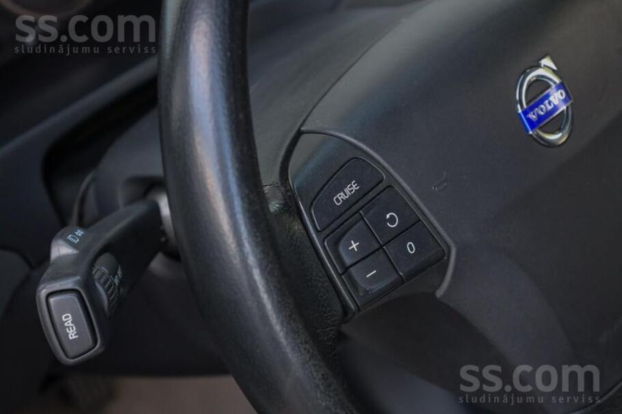 Grey Volvo C30 2007 in Riga, with an engine capacity of 2.50 L and mileage of 306 thousand km for 5490 €, photo 17 on AUTOMOTO.COM.LV