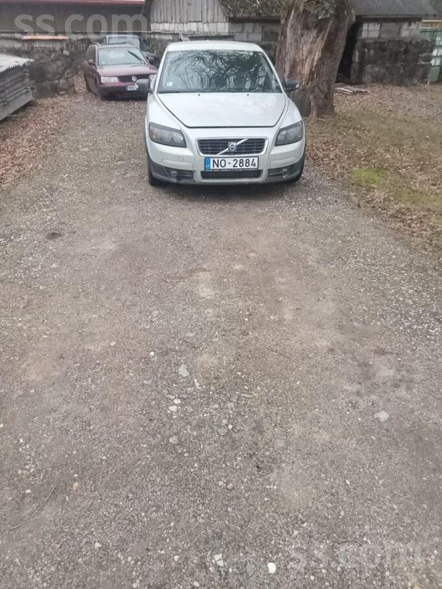 Grey Volvo C30 2008 in Cesis, with an engine capacity of 1.60 L and mileage of 367 thousand km for 5300 €, photo 1 on AUTOMOTO.COM.LV