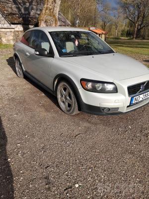 Grey Volvo C30 2008 in Cesis, with an engine capacity of 1.60 L and mileage of 367 thousand km for 5300 €, photo 4 on AUTOMOTO.COM.LV