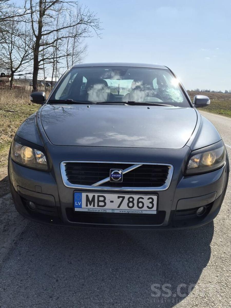 Pelēks Volvo C30 2008 Rīga, ar dzinēja tilpumu 1.60 L un nobraukumu 231 tūkst. km par 3400 €, foto 3 vietnē AUTOMOTO.COM.LV