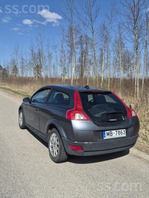 Pelēks Volvo C30 2008 Rīga, ar dzinēja tilpumu 1.60 L un nobraukumu 231 tūkst. km par 3400 €, foto 5 vietnē AUTOMOTO.COM.LV