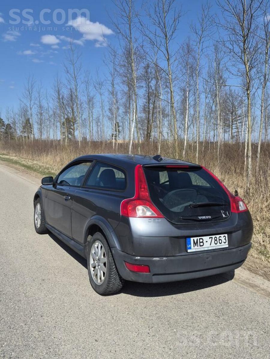 Pelēks Volvo C30 2008 Rīga, ar dzinēja tilpumu 1.60 L un nobraukumu 231 tūkst. km par 3400 €, foto 5 vietnē AUTOMOTO.COM.LV