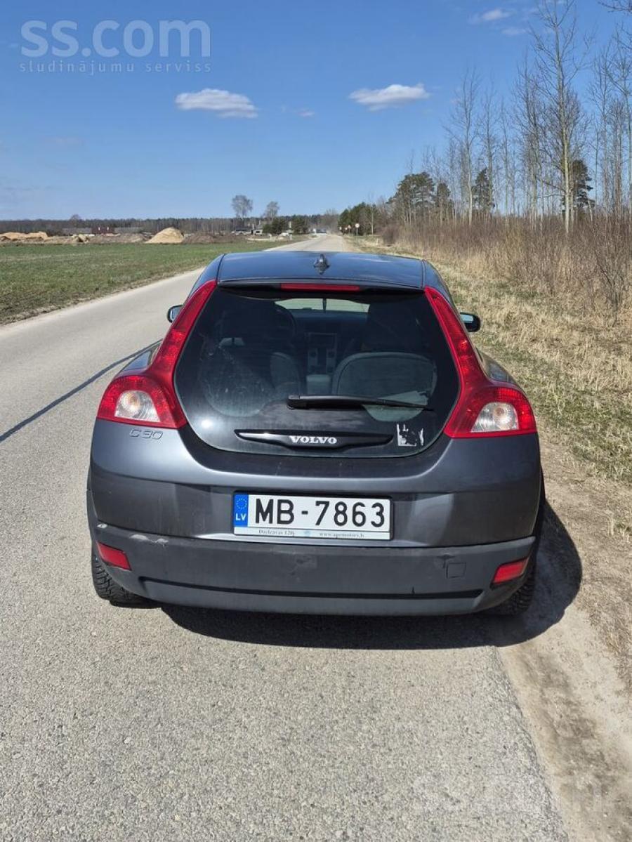 Pelēks Volvo C30 2008 Rīga, ar dzinēja tilpumu 1.60 L un nobraukumu 231 tūkst. km par 3400 €, foto 6 vietnē AUTOMOTO.COM.LV