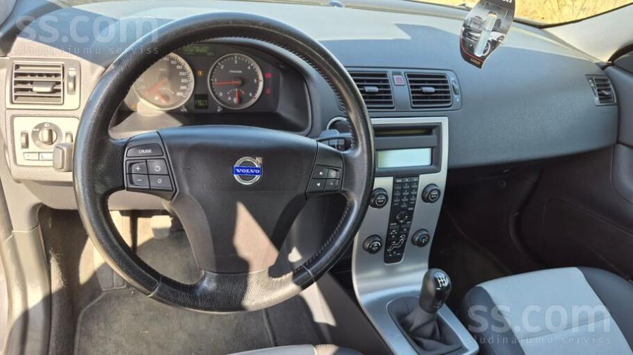 Pelēks Volvo C30 2008 Rīga, ar dzinēja tilpumu 1.60 L un nobraukumu 231 tūkst. km par 3400 €, foto 9 vietnē AUTOMOTO.COM.LV