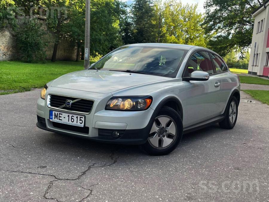 Grey Volvo C30 2008 in Riga, with an engine capacity of 1.80 L and mileage of 275 thousand km for 2450 €, photo 1 on AUTOMOTO.COM.LV