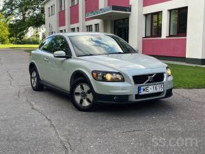 Grey Volvo C30 2008 in Riga, with an engine capacity of 1.80 L and mileage of 275 thousand km for 2450 €, photo 3 on AUTOMOTO.COM.LV