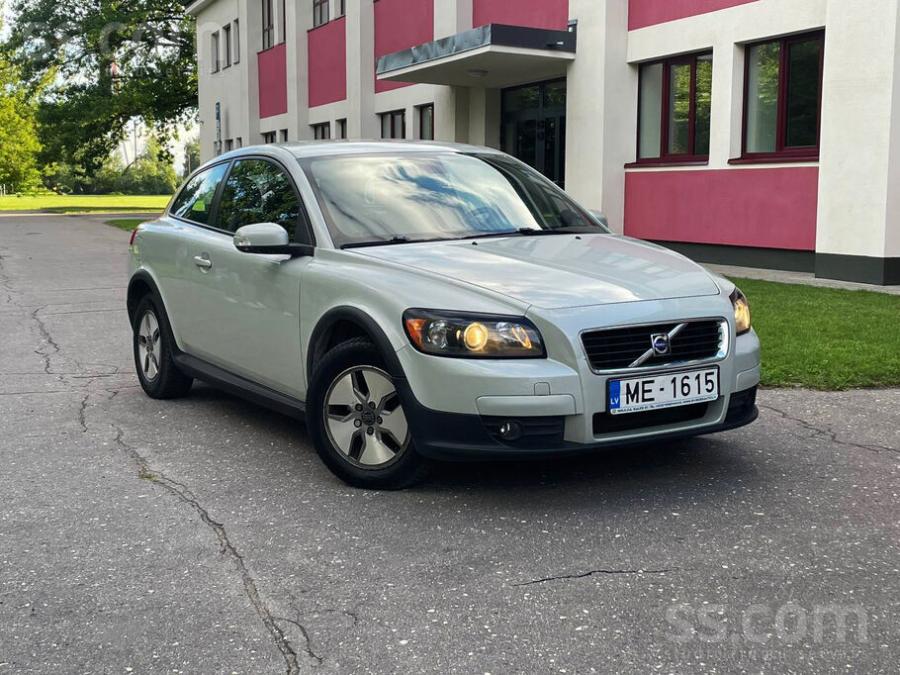 Grey Volvo C30 2008 in Riga, with an engine capacity of 1.80 L and mileage of 275 thousand km for 2450 €, photo 3 on AUTOMOTO.COM.LV