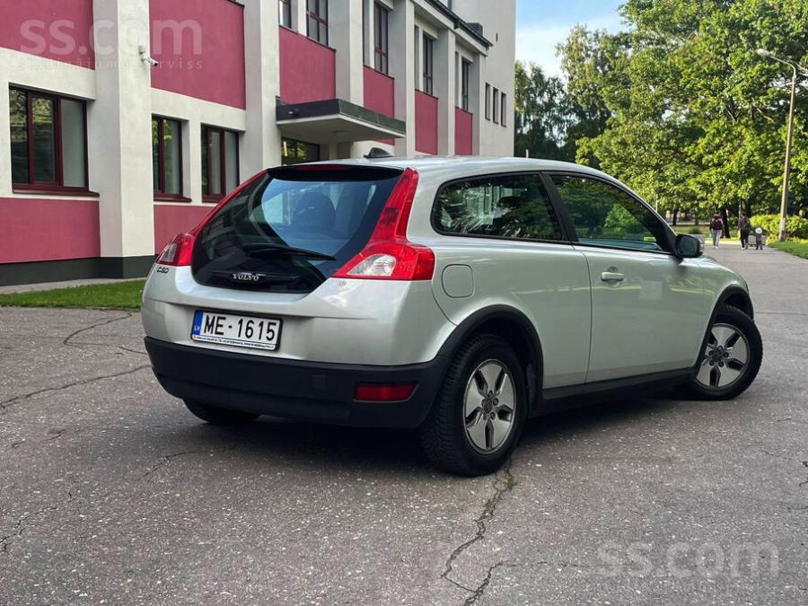 Grey Volvo C30 2008 in Riga, with an engine capacity of 1.80 L and mileage of 275 thousand km for 2450 €, photo 4 on AUTOMOTO.COM.LV
