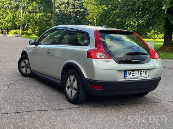 Серый Вольво Ц30 2008 в Рига, объемом двигателя 1.80 л и пробегом 275 тыс. км за 2450 €, фото 4 на AUTOMOTO.COM.LV