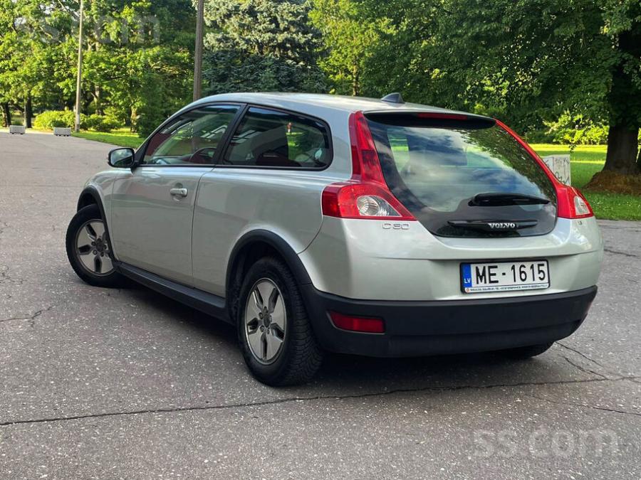 Grey Volvo C30 2008 in Riga, with an engine capacity of 1.80 L and mileage of 275 thousand km for 2450 €, photo 5 on AUTOMOTO.COM.LV