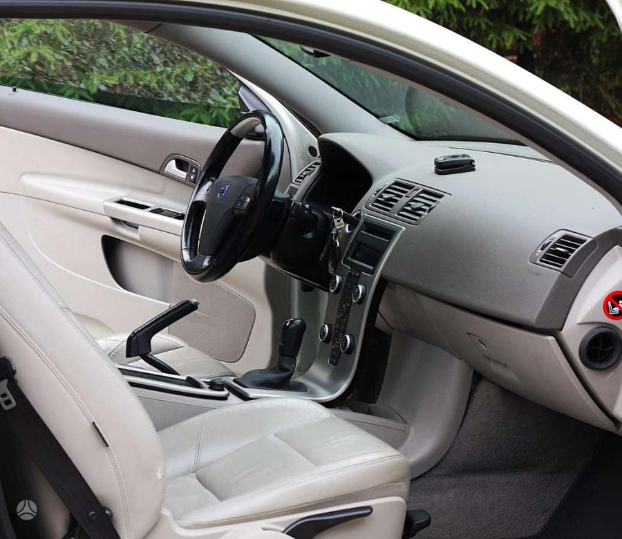 Grey Volvo C30 2008 in Kretinga, with an engine capacity of 1.56 L and mileage of 286 thousand km for 2699 €, photo 30 on AUTOMOTO.COM.LV