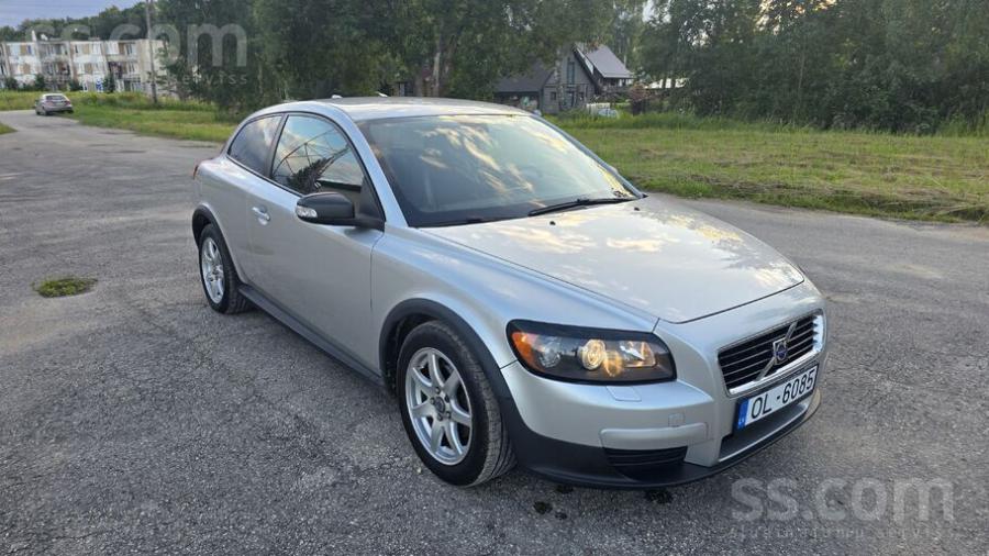 Pelēks Volvo C30 2008 Ogre, ar dzinēja tilpumu 2.00 L un nobraukumu 217 tūkst. km par 3299 €, foto 1 vietnē AUTOMOTO.COM.LV