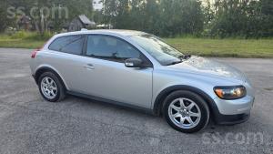 Pelēks Volvo C30 2008 Ogre, ar dzinēja tilpumu 2.00 L un nobraukumu 217 tūkst. km par 3299 €, foto 3 vietnē AUTOMOTO.COM.LV