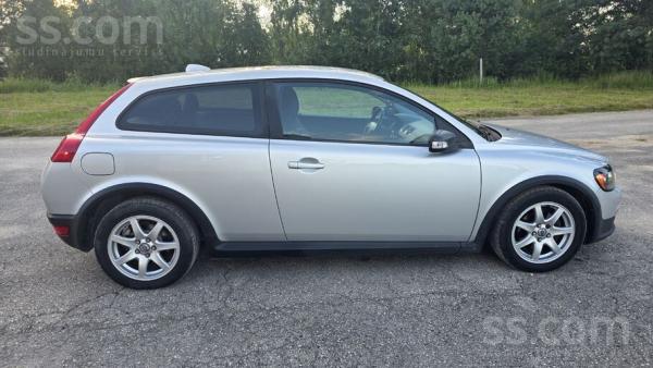 Grey Volvo C30 2008 in Ogre, with an engine capacity of 2.00 L and mileage of 217 thousand km for 3299 €, photo 3 on AUTOMOTO.COM.LV