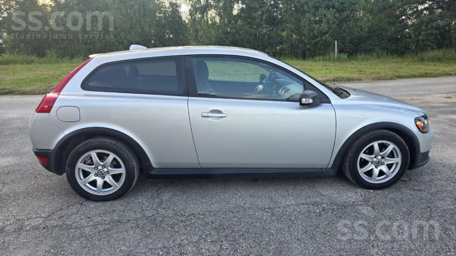 Pelēks Volvo C30 2008 Ogre, ar dzinēja tilpumu 2.00 L un nobraukumu 217 tūkst. km par 3299 €, foto 4 vietnē AUTOMOTO.COM.LV