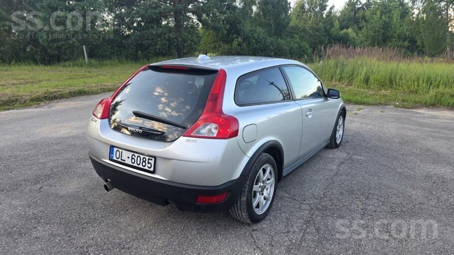 Pelēks Volvo C30 2008 Ogre, ar dzinēja tilpumu 2.00 L un nobraukumu 217 tūkst. km par 3299 €, foto 5 vietnē AUTOMOTO.COM.LV