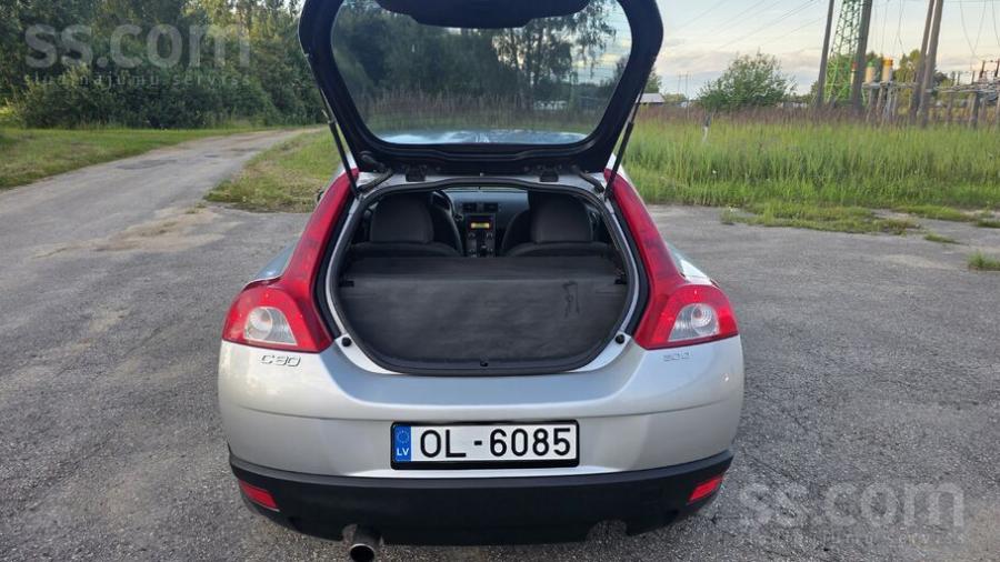 Pelēks Volvo C30 2008 Ogre, ar dzinēja tilpumu 2.00 L un nobraukumu 217 tūkst. km par 3299 €, foto 9 vietnē AUTOMOTO.COM.LV