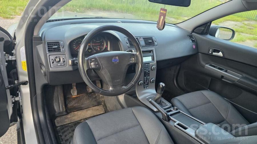 Pelēks Volvo C30 2008 Ogre, ar dzinēja tilpumu 2.00 L un nobraukumu 217 tūkst. km par 3299 €, foto 13 vietnē AUTOMOTO.COM.LV