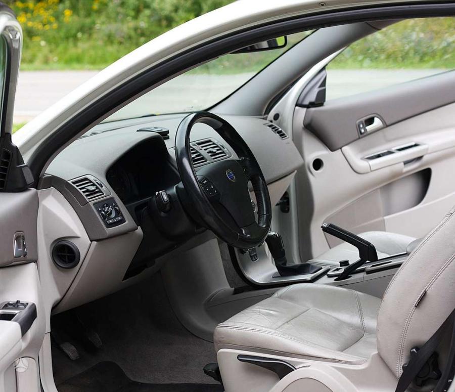 Pelēks Volvo C30 2008 Kretinga, ar dzinēja tilpumu 1.60 L un nobraukumu 286 tūkst. km par 2199 €, foto 21 vietnē AUTOMOTO.COM.LV