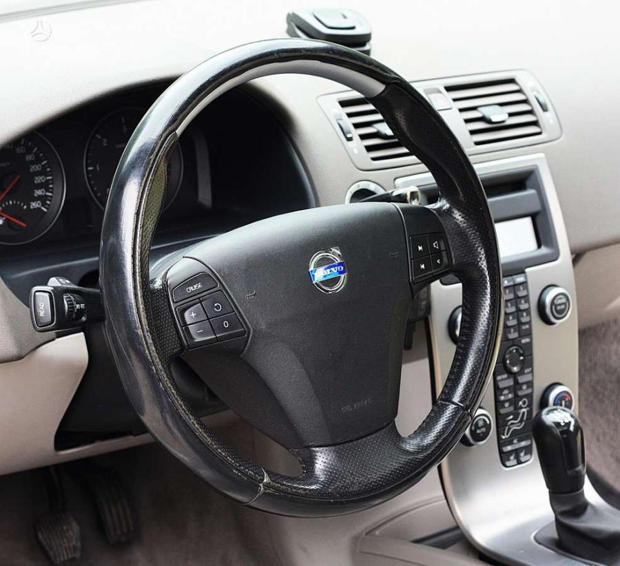 Pelēks Volvo C30 2008 Kretinga, ar dzinēja tilpumu 1.60 L un nobraukumu 286 tūkst. km par 2199 €, foto 23 vietnē AUTOMOTO.COM.LV