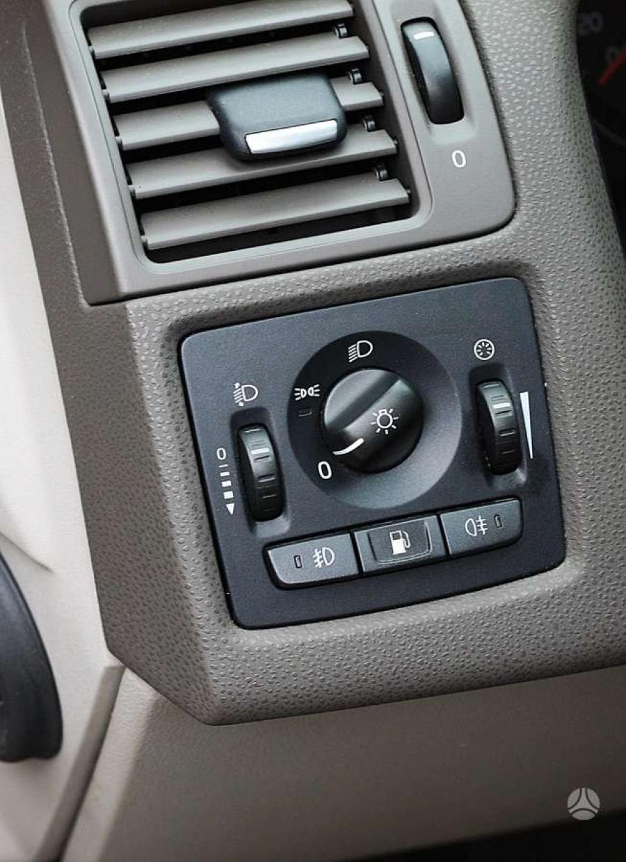 Pelēks Volvo C30 2008 Kretinga, ar dzinēja tilpumu 1.60 L un nobraukumu 286 tūkst. km par 2199 €, foto 24 vietnē AUTOMOTO.COM.LV