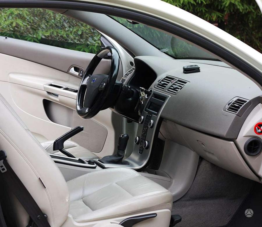 Pelēks Volvo C30 2008 Kretinga, ar dzinēja tilpumu 1.60 L un nobraukumu 286 tūkst. km par 2199 €, foto 25 vietnē AUTOMOTO.COM.LV