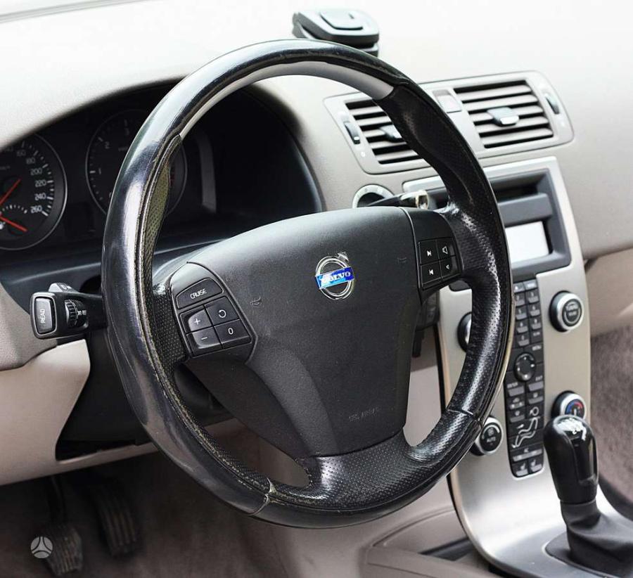 Pelēks Volvo C30 2008 Kretinga, ar dzinēja tilpumu 1.60 L un nobraukumu 286 tūkst. km par 2199 €, foto 21 vietnē AUTOMOTO.COM.LV
