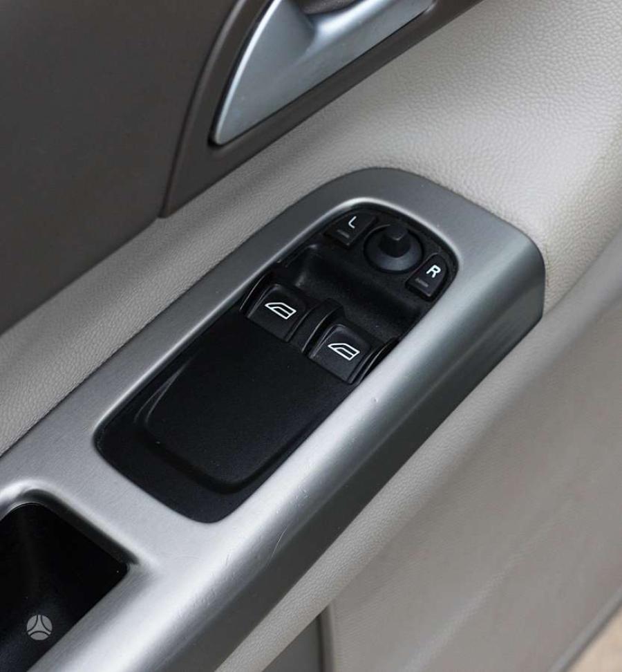 Pelēks Volvo C30 2008 Kretinga, ar dzinēja tilpumu 1.60 L un nobraukumu 286 tūkst. km par 2199 €, foto 22 vietnē AUTOMOTO.COM.LV