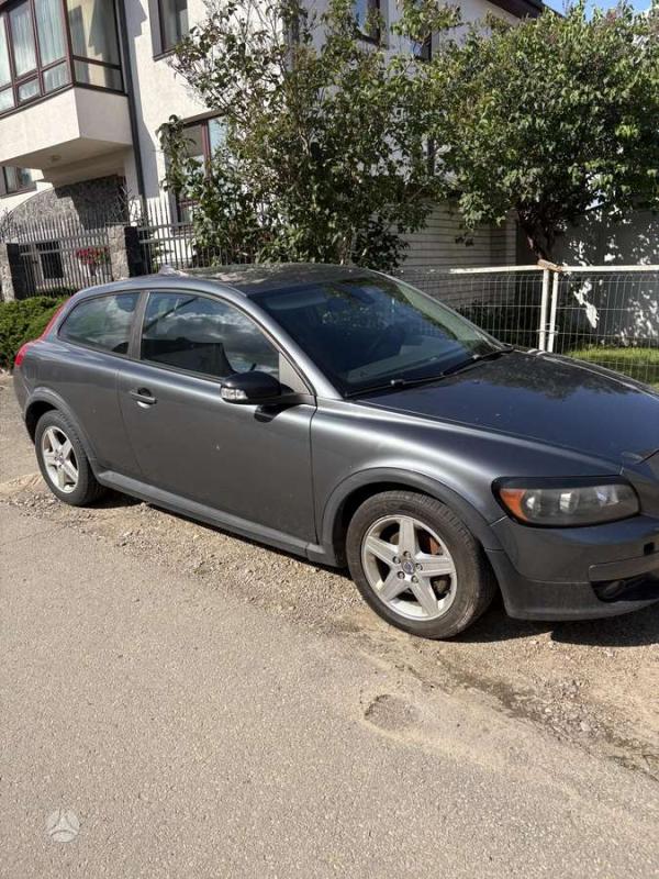 Grey Volvo C30 2008 in Siauliai, with an engine capacity of 1.56 L and mileage of 314 thousand km for 1690 €, photo 3 on AUTOMOTO.COM.LV