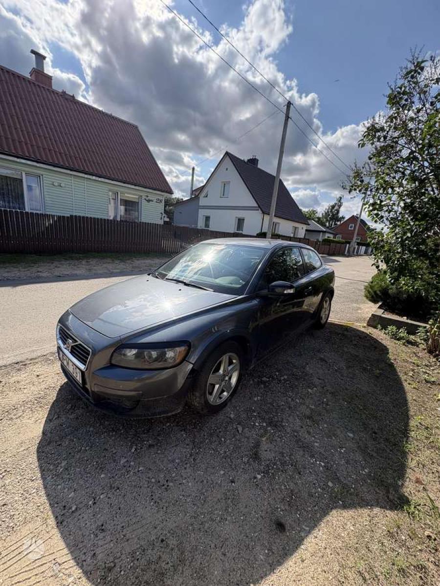 Grey Volvo C30 2008 in Siauliai, with an engine capacity of 1.56 L and mileage of 314 thousand km for 1690 €, photo 7 on AUTOMOTO.COM.LV