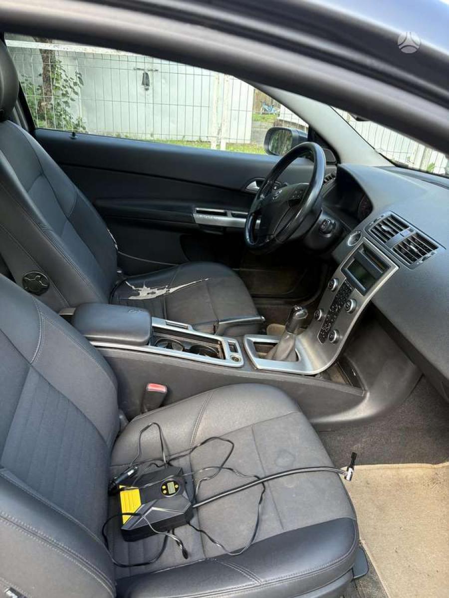 Grey Volvo C30 2008 in Siauliai, with an engine capacity of 1.56 L and mileage of 314 thousand km for 1690 €, photo 9 on AUTOMOTO.COM.LV