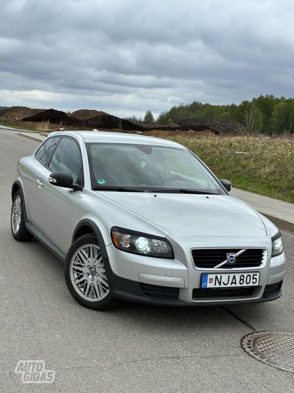 Pelēks Volvo C30 2008 Kauņa, ar dzinēja tilpumu 2.00 L un nobraukumu 310 tūkst. km par 1800 €, foto 1 vietnē AUTOMOTO.COM.LV