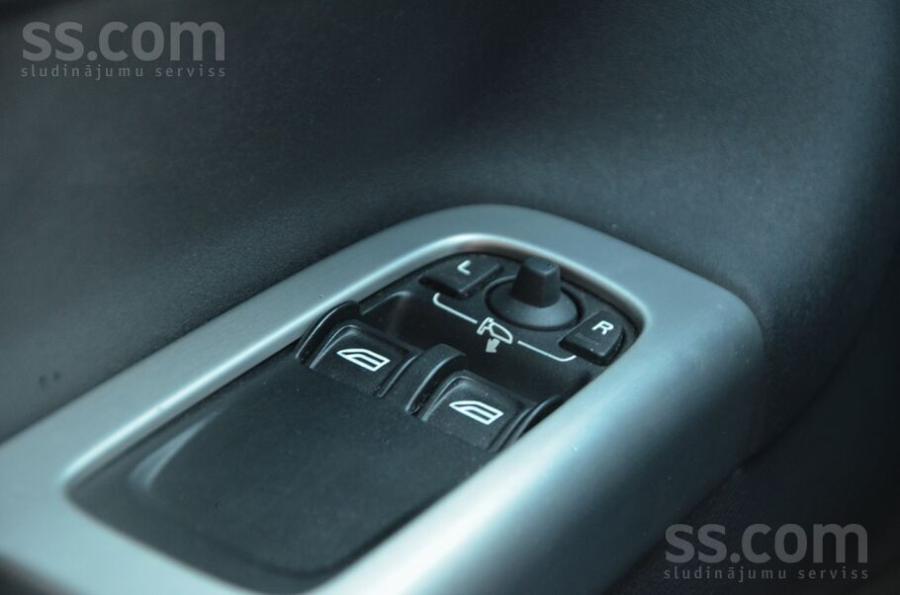 Pelēks Volvo C30 2009 Rīga, ar dzinēja tilpumu 1.60 L un nobraukumu 196 tūkst. km par 2790 €, foto 16 vietnē AUTOMOTO.COM.LV