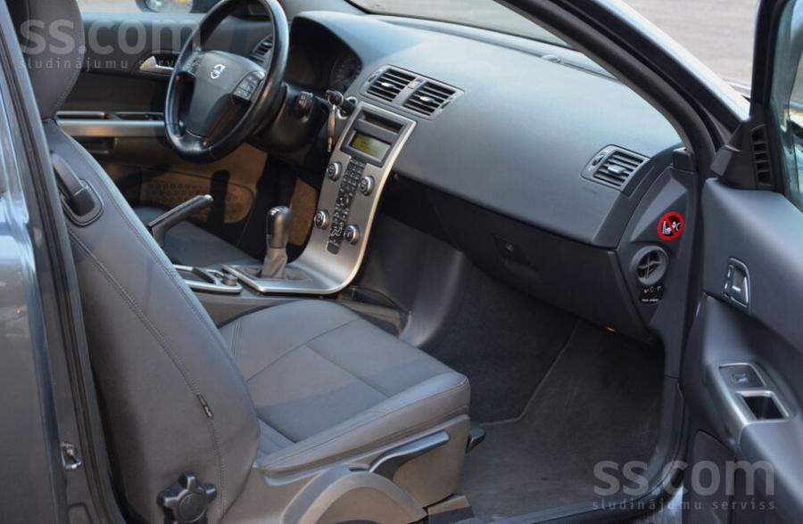 Pelēks Volvo C30 2009 Rīga, ar dzinēja tilpumu 1.60 L un nobraukumu 196 tūkst. km par 2790 €, foto 17 vietnē AUTOMOTO.COM.LV