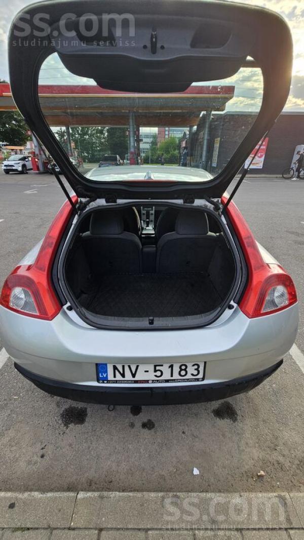 Pelēks Volvo C30 2009 Rīga, ar dzinēja tilpumu 1.60 L un nobraukumu 263 tūkst. km par 2500 €, foto 4 vietnē AUTOMOTO.COM.LV