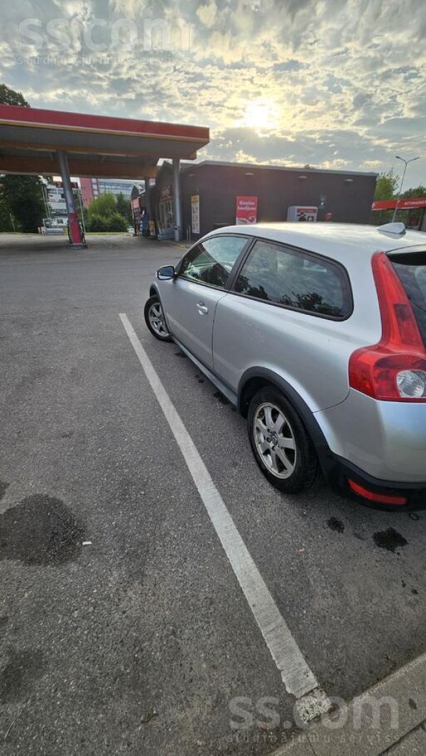 Pelēks Volvo C30 2009 Rīga, ar dzinēja tilpumu 1.60 L un nobraukumu 263 tūkst. km par 2500 €, foto 5 vietnē AUTOMOTO.COM.LV