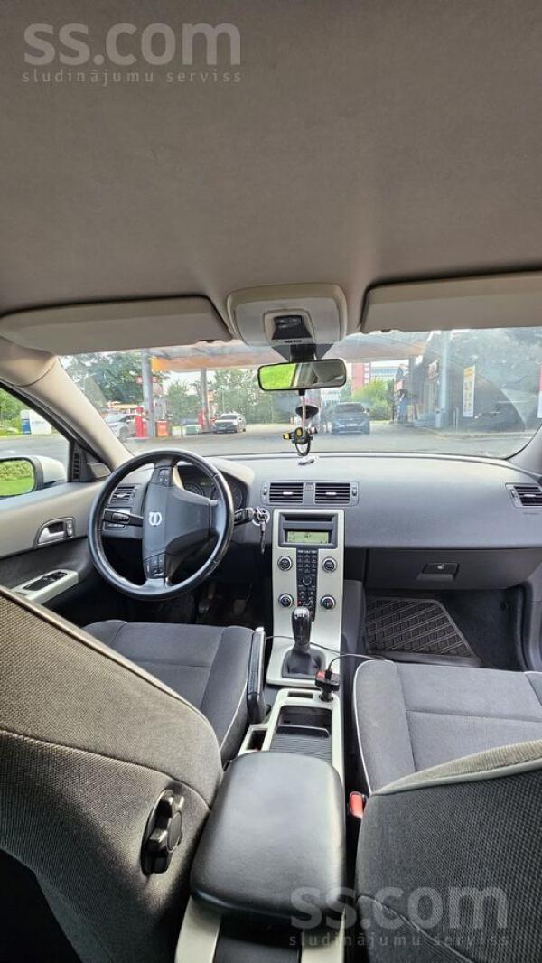 Pelēks Volvo C30 2009 Rīga, ar dzinēja tilpumu 1.60 L un nobraukumu 263 tūkst. km par 2500 €, foto 6 vietnē AUTOMOTO.COM.LV