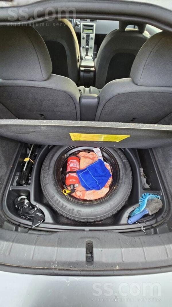Pelēks Volvo C30 2009 Rīga, ar dzinēja tilpumu 1.60 L un nobraukumu 263 tūkst. km par 2500 €, foto 9 vietnē AUTOMOTO.COM.LV