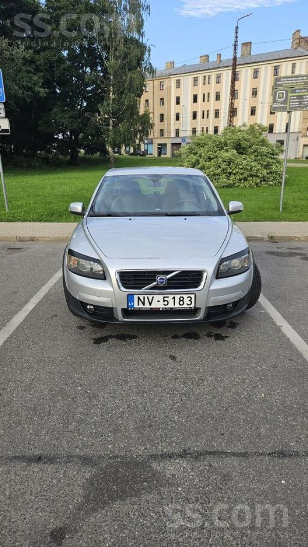 Grey Volvo C30 2009 in Riga, with an engine capacity of 1.60 L and mileage of 263 thousand km for 2500 €, photo 2 on AUTOMOTO.COM.LV