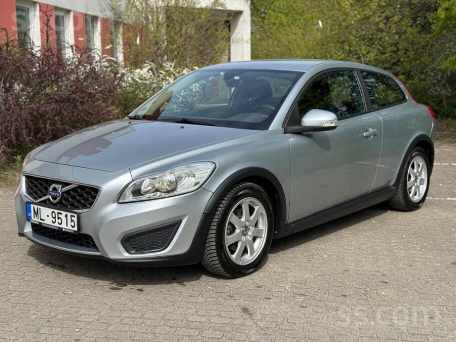 Pelēks Volvo C30 2010 Rīga, ar dzinēja tilpumu 1.60 L un nobraukumu 145 tūkst. km par 4500 €, foto 1 vietnē AUTOMOTO.COM.LV