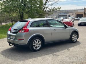 Pelēks Volvo C30 2010 Rīga, ar dzinēja tilpumu 1.60 L un nobraukumu 145 tūkst. km par 4500 €, foto 4 vietnē AUTOMOTO.COM.LV