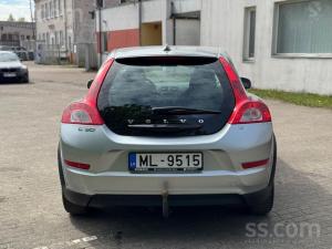 Pelēks Volvo C30 2010 Rīga, ar dzinēja tilpumu 1.60 L un nobraukumu 145 tūkst. km par 4500 €, foto 5 vietnē AUTOMOTO.COM.LV