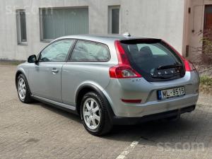 Pelēks Volvo C30 2010 Rīga, ar dzinēja tilpumu 1.60 L un nobraukumu 145 tūkst. km par 4500 €, foto 6 vietnē AUTOMOTO.COM.LV