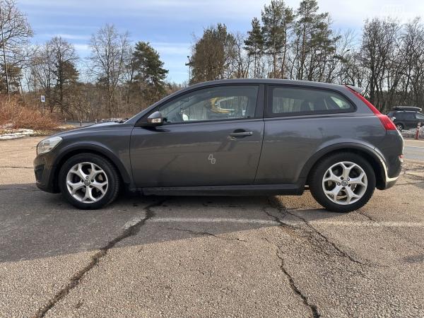 Grey Volvo C30 2010 in Vilnius, with an engine capacity of 1.60 L and mileage of 354 thousand km for 2350 €, photo 4 on AUTOMOTO.COM.LV