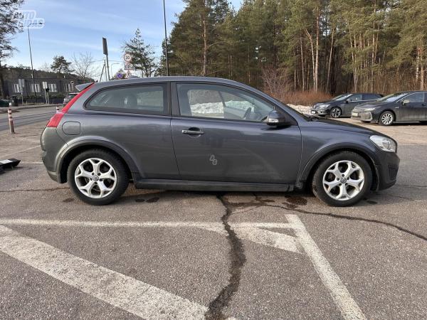 Grey Volvo C30 2010 in Vilnius, with an engine capacity of 1.60 L and mileage of 354 thousand km for 2350 €, photo 5 on AUTOMOTO.COM.LV