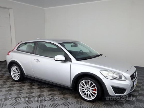 Pelēks Volvo C30 2010 Tallina, ar dzinēja tilpumu 1.60 L un nobraukumu 294 tūkst. km par 2999 €, foto 1 vietnē AUTOMOTO.COM.LV