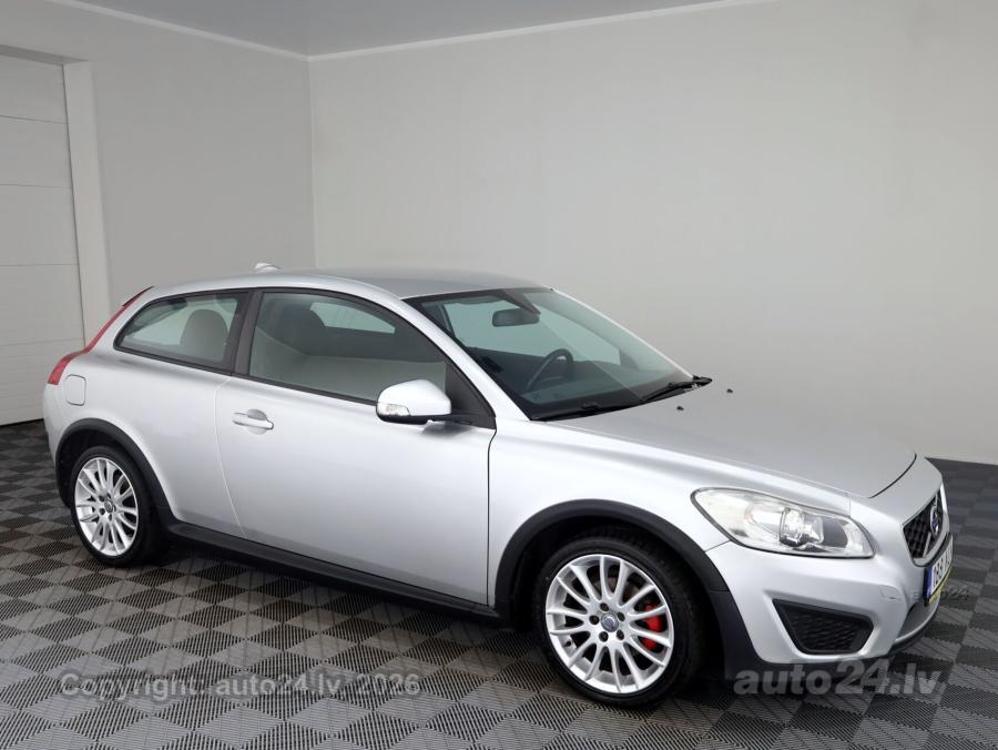 Pelēks Volvo C30 2010 Tallina, ar dzinēja tilpumu 1.60 L un nobraukumu 294 tūkst. km par 2999 €, foto 1 vietnē AUTOMOTO.COM.LV
