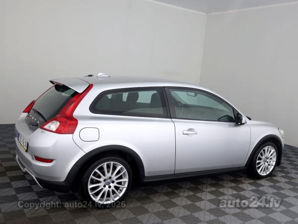 Pelēks Volvo C30 2010 Tallina, ar dzinēja tilpumu 1.60 L un nobraukumu 294 tūkst. km par 2999 €, foto 3 vietnē AUTOMOTO.COM.LV