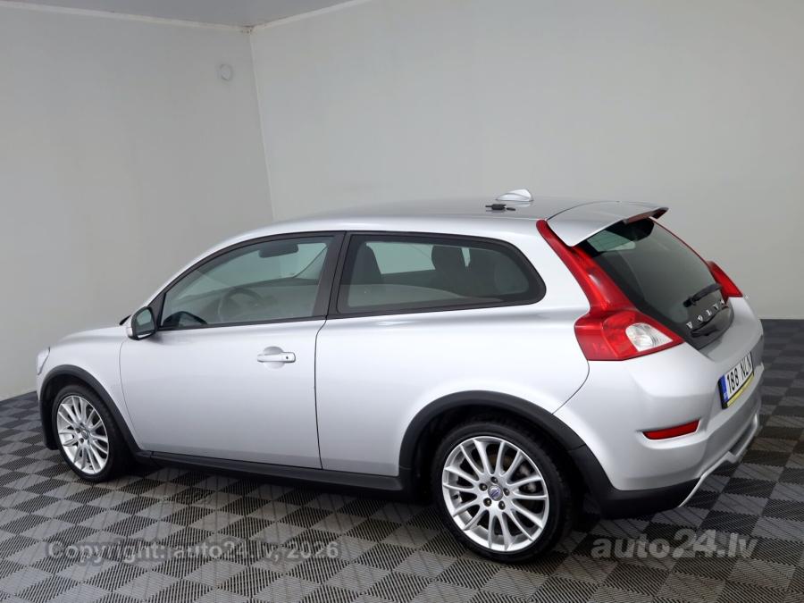 Pelēks Volvo C30 2010 Tallina, ar dzinēja tilpumu 1.60 L un nobraukumu 294 tūkst. km par 2999 €, foto 5 vietnē AUTOMOTO.COM.LV